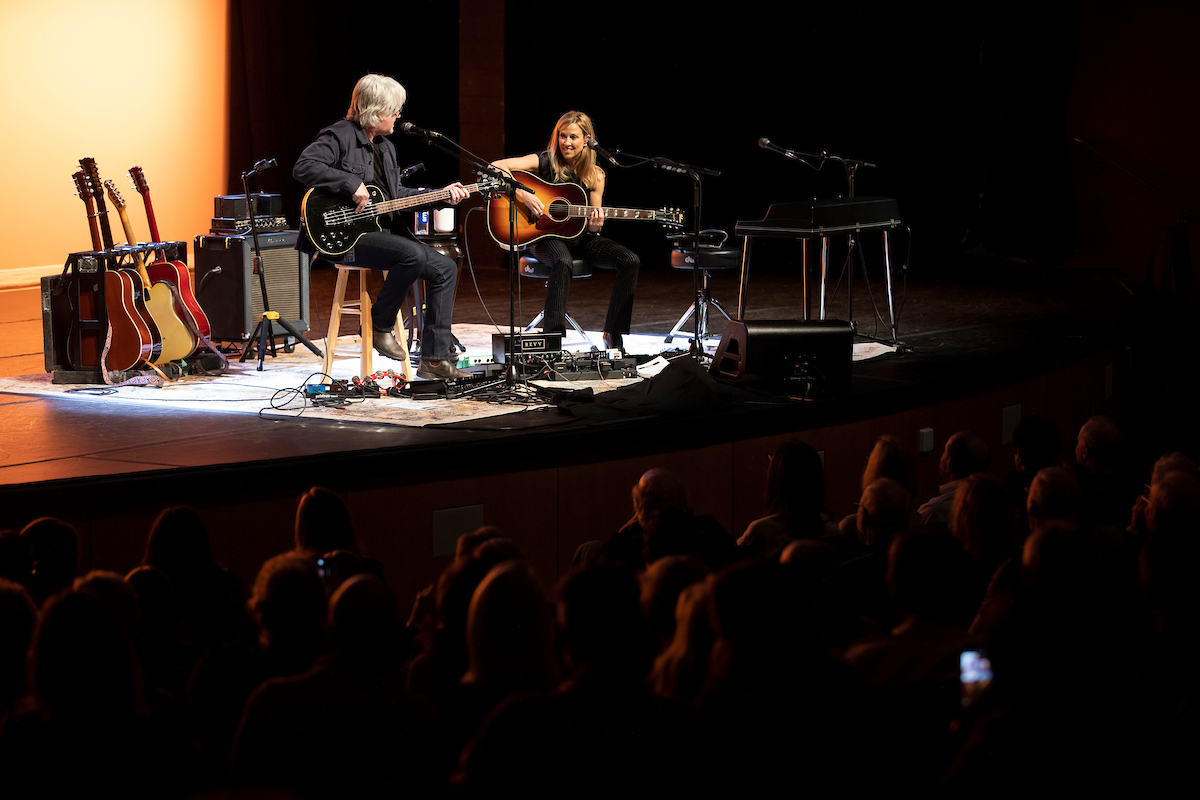 Sheryl Crow concert raises more than $125,000 for Shade Tree Clinic ...