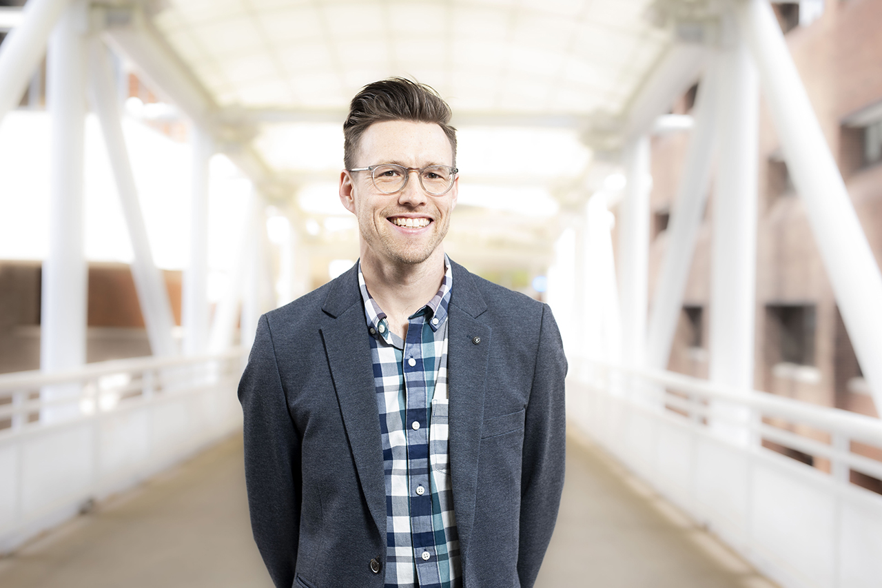 A man who wears "20 different hats," Jonathan Kraft earns Credo Award ...