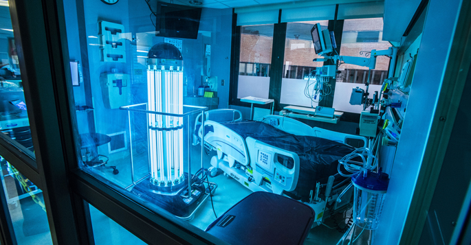 Room-cleaning robots use UV radiation to zap microorganisms - VUMC News